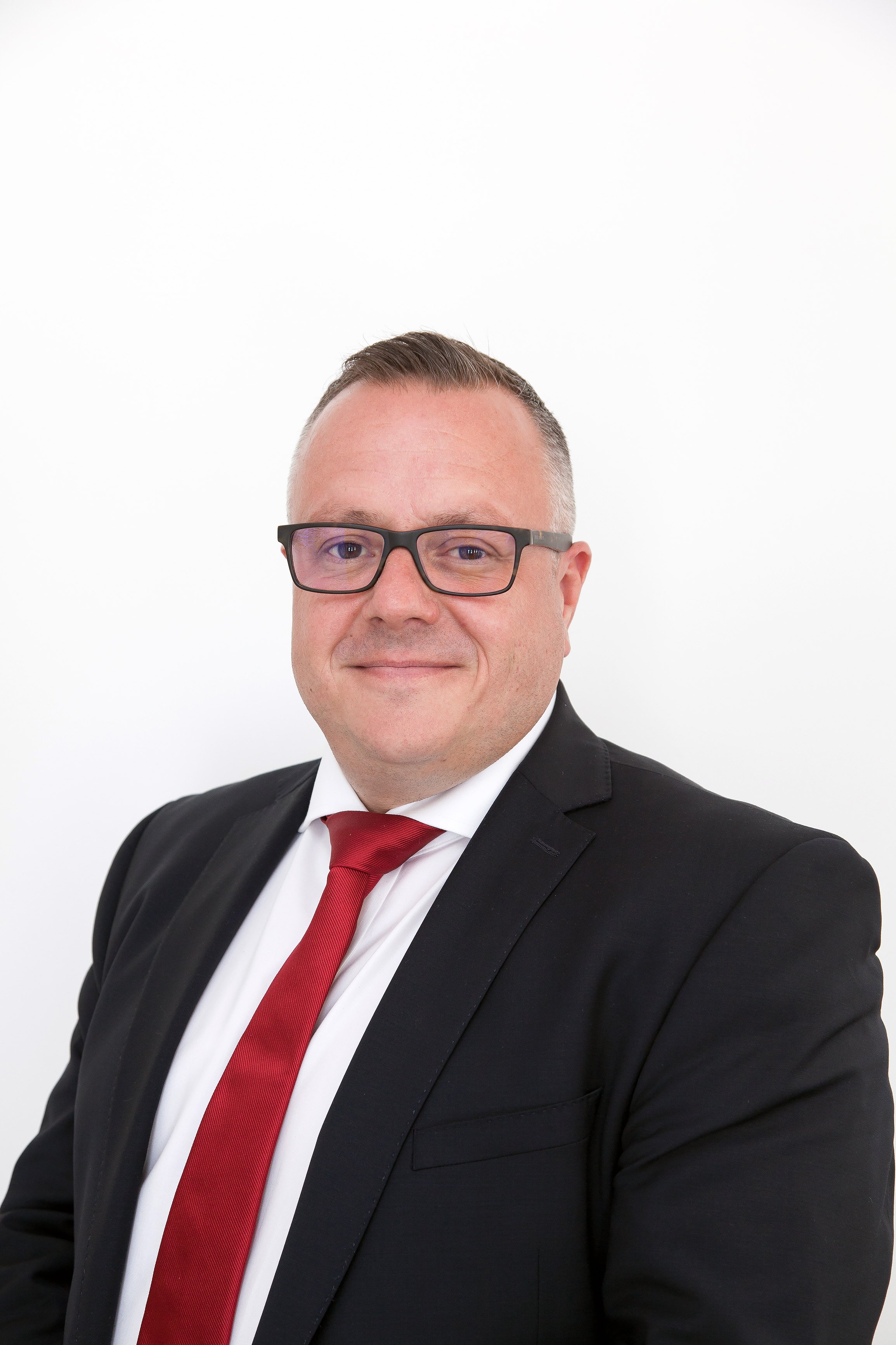 Seven tips to combat loneliness – Howden launches new guide for employers