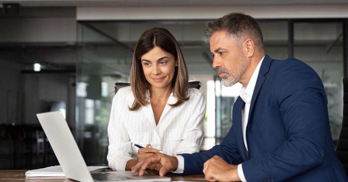How can tech start-ups attract venture capital?